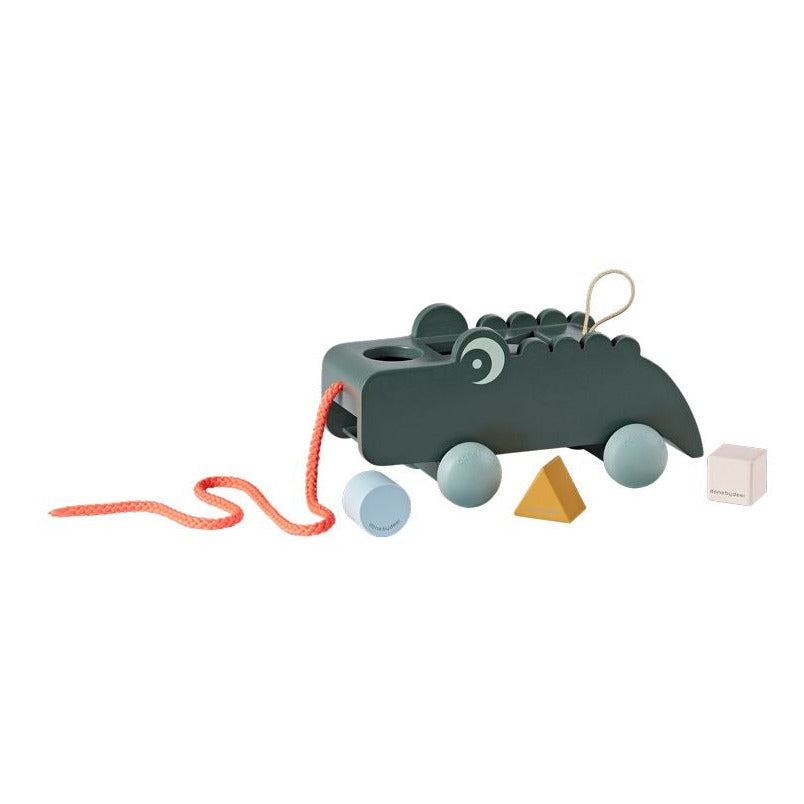 Done by Deer Pull Along Sorting Box - Learning & Fun